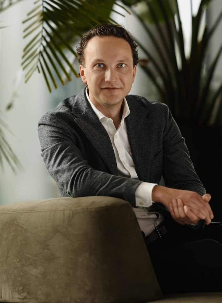ALPPES Capital | Management